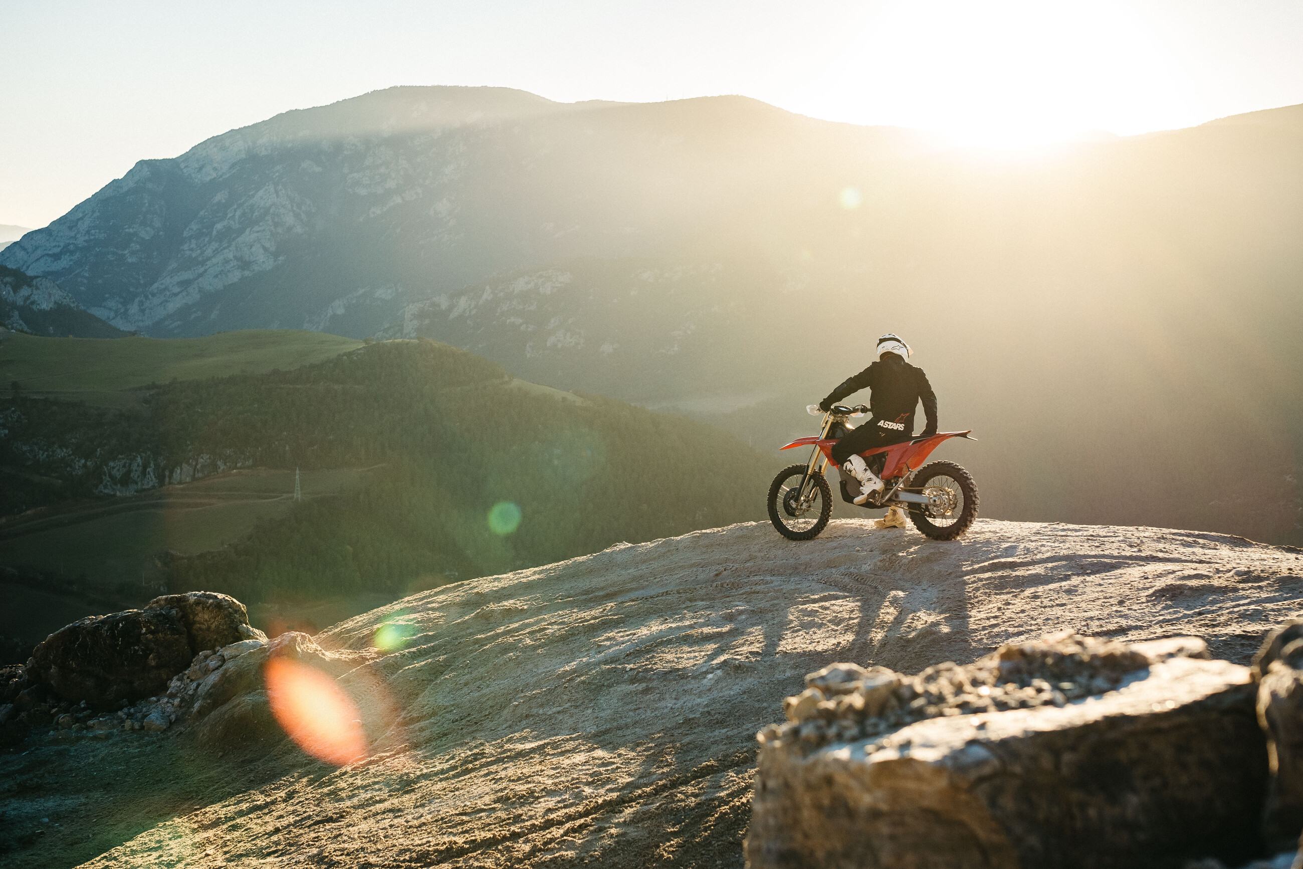 First Look | Stark VARG EX - Enduro/Dual Sport Model - Motocross Feature - Vital MX